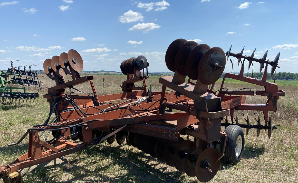 SOLD - 1984 International Harvester 470 Tillage with 19 ft | Tractor Zoom