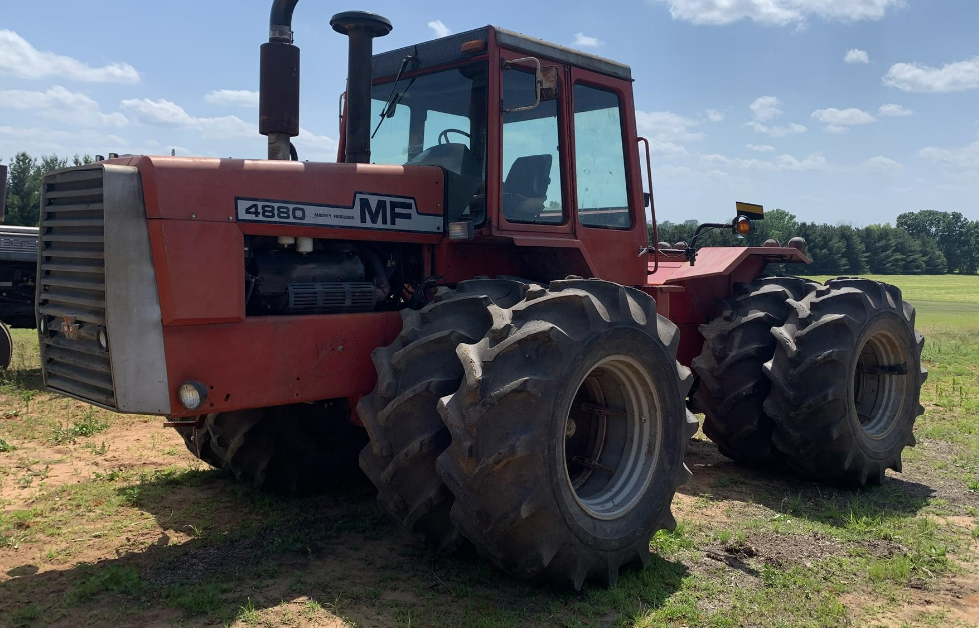 SOLD - 1984 Massey Ferguson 4880 Lot No. 7616c57d-020e-11ed-9544 ...