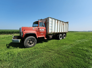 SOLD - 1985 Ford LT8000 Other Equipment with --- mi | Tractor Zoom