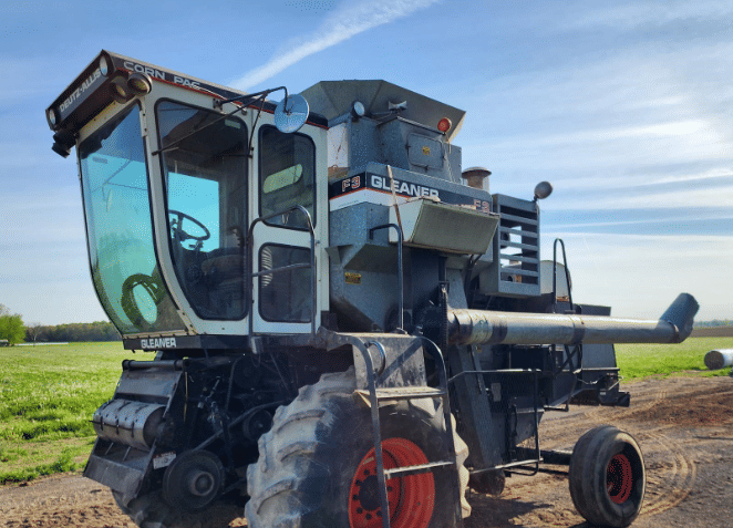 SOLD - 1985 Gleaner F3 Combines Other | Tractor Zoom