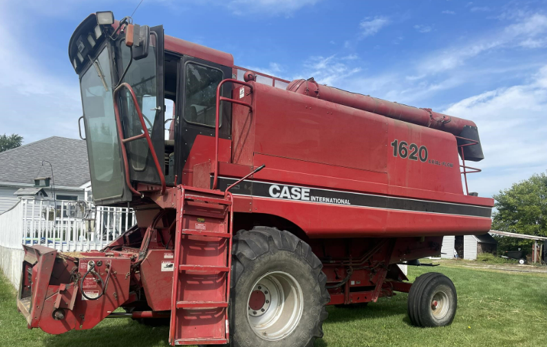 SOLD - 1986 Case IH 1620 Combines with 3,111 Hrs | Tractor Zoom
