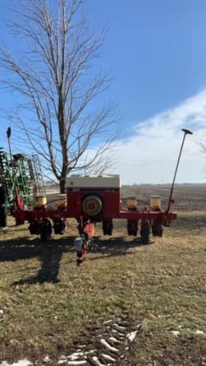 SOLD - 1986 Case IH 800 Cyclo Air Planter, 6R, 30”, Planting with 6 ...