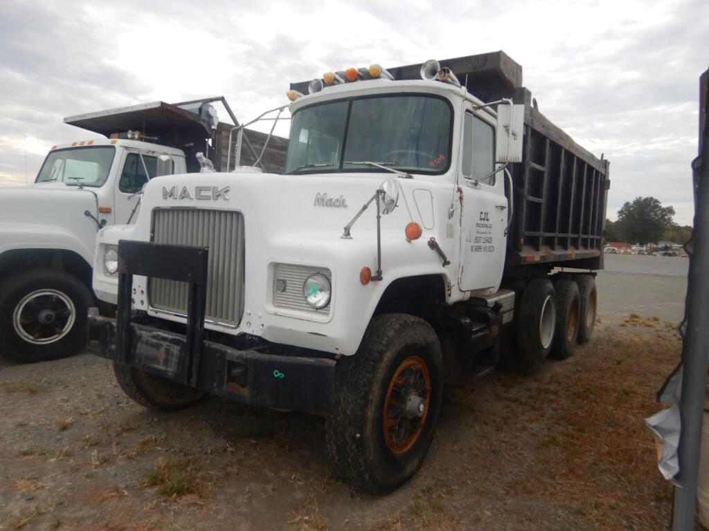 Tractor Zoom - 1986 Mack DM685S