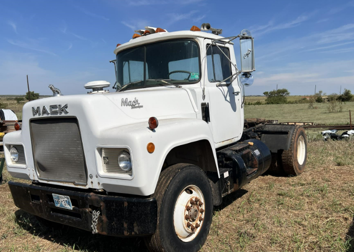 SOLD - 1986 Mack R690ST Other Equipment with 203,547 mi | Tractor Zoom