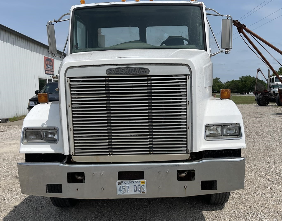 SOLD - 1987 Freightliner 114SD Lot No. 3024e757-ee73-11ec-9544 ...