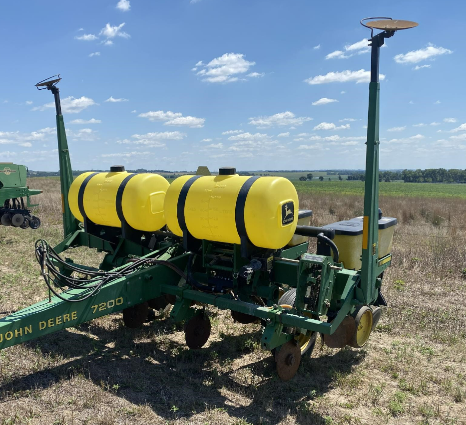 SOLD - 1988 John Deere 7200 Planting with 4 Rows | Tractor Zoom
