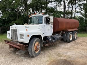 SOLD - 1988 MACK R688ST TANDEM AXLE WATER TRUCK VIN: 1M2N187Y0JW022801 Other Equipment with ...