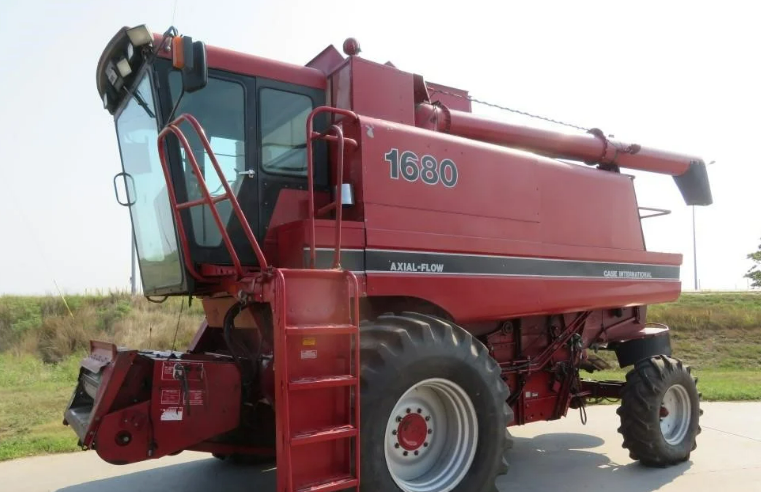 SOLD - 1989 Case IH 1680 Combines with 5,956 Hrs | Tractor Zoom