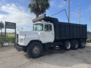 SOLD - 1989 Mack Dm600 Tri Axle Dump Truck W/t R/k Other Equipment with 295,115 mi | Tractor Zoom