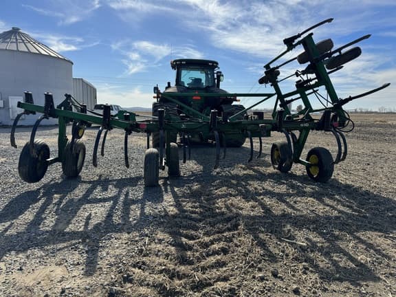 1991 John Deere 610 Tillage Chisel Plows for Sale | Tractor Zoom