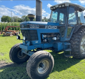 SOLD - 1992 Ford 8630 Tractors with 4,326 Hrs | Tractor Zoom