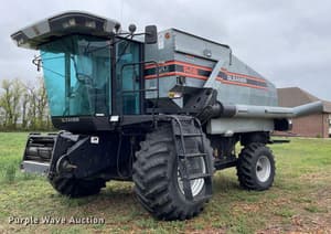 SOLD - 1992 Gleaner R62 combine Combines with 2,946 Hrs | Tractor Zoom