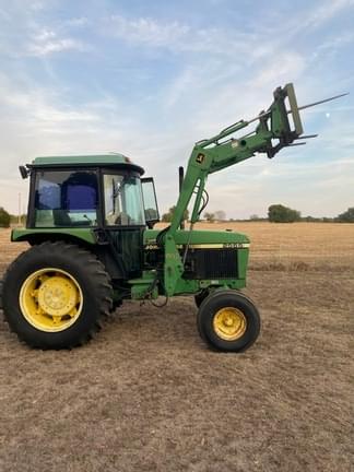 Tractor Zoom - 1992 John Deere 2555