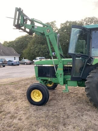 Tractor Zoom - 1992 John Deere 2555
