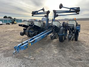 1992 Kinze 2200 Planting For Sale with 8 Rows | Tractor Zoom