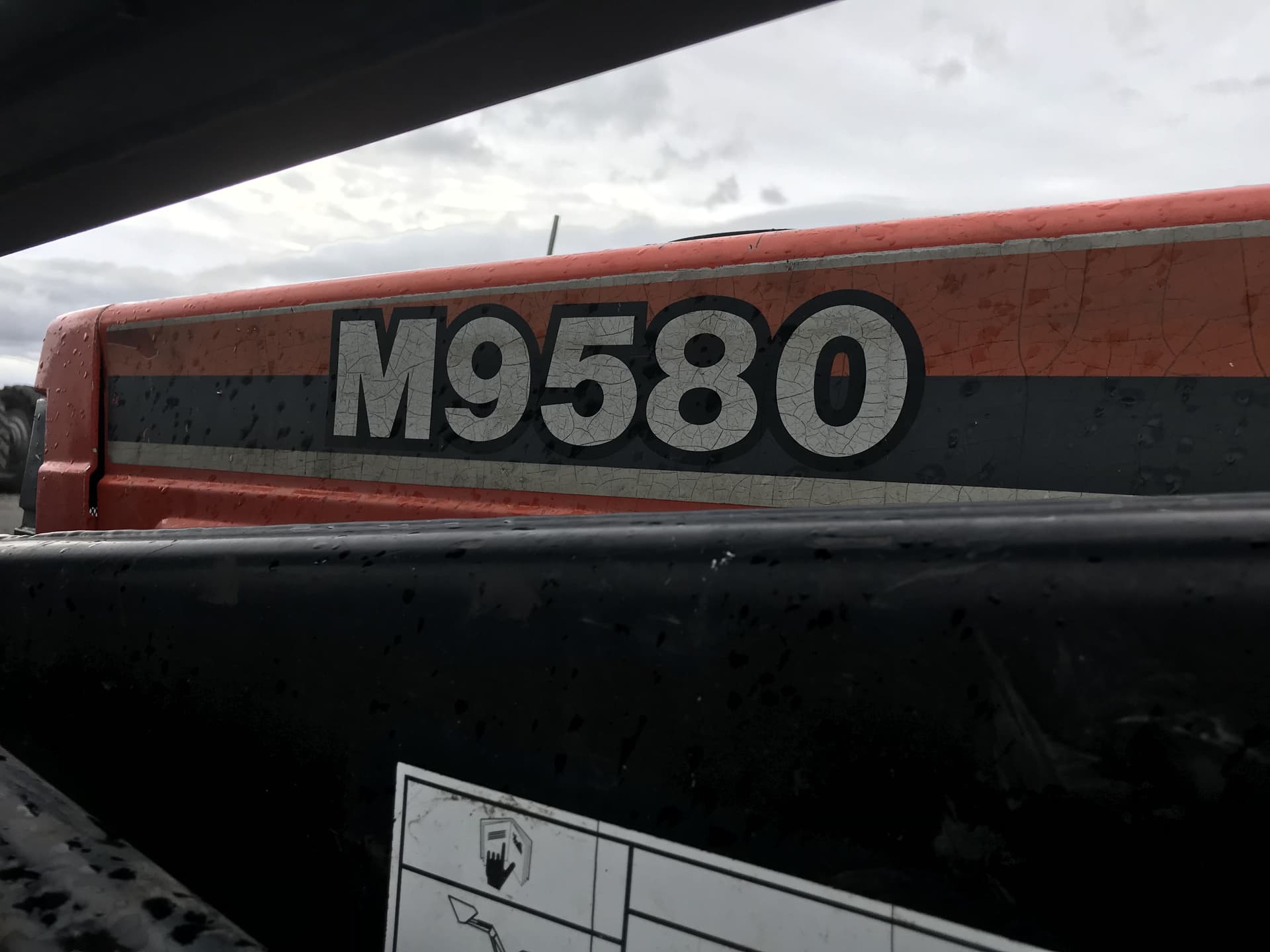 Tractor Zoom - 1992 Kubota M9580