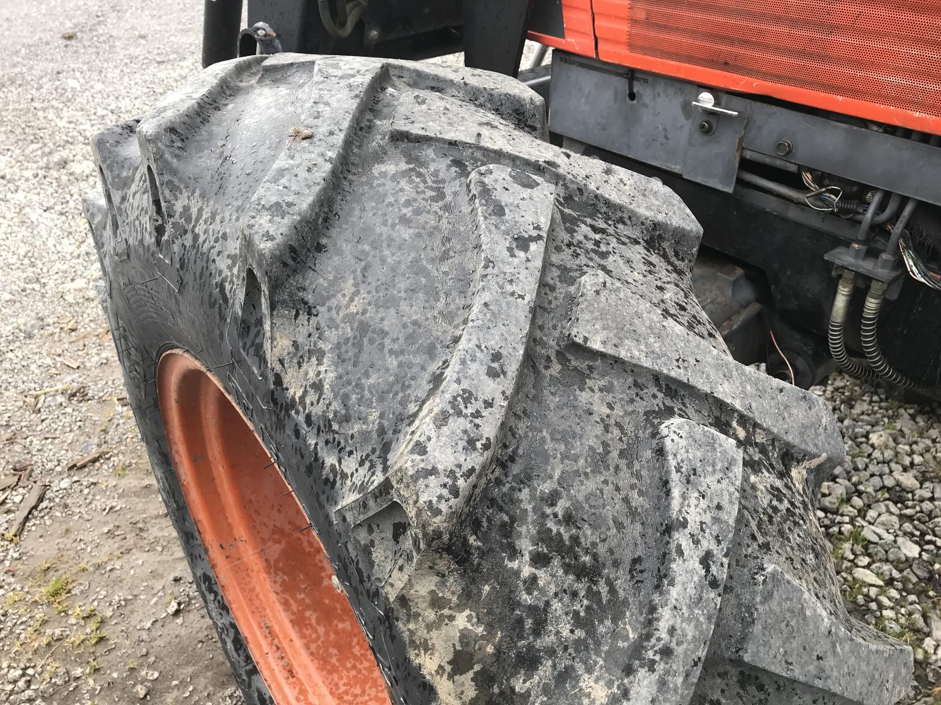 Tractor Zoom - 1992 Kubota M9580