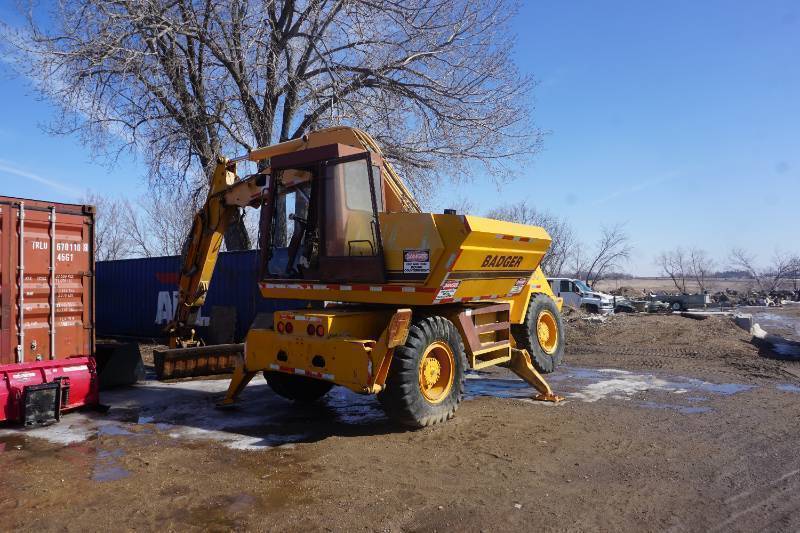 SOLD - 1995 Badger 1085C Construction with 7,000 Hrs | Tractor Zoom