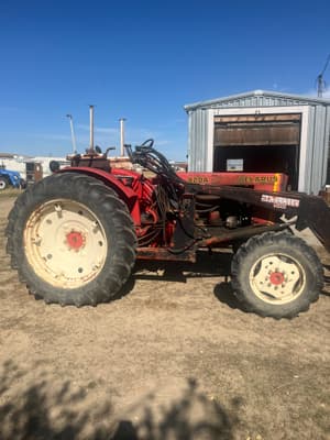 SOLD - 1995 Belarus 420A Lot No. 17R Tractors with 1,040 Hrs | Tractor Zoom