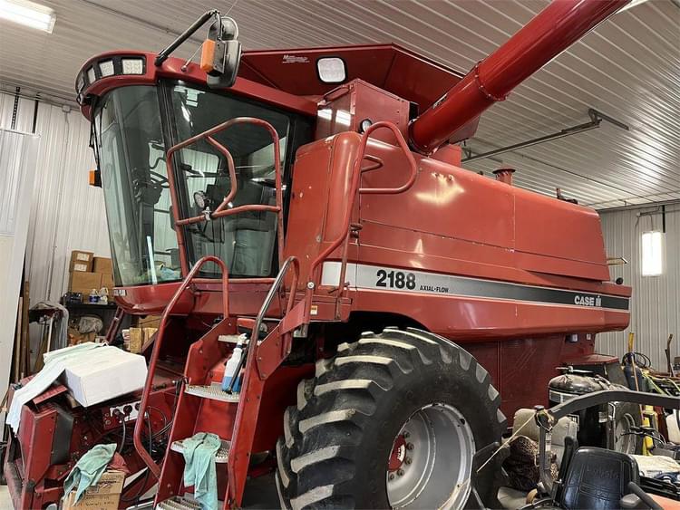 SOLD - 1995 Case IH 2188 Combines Class 5 | Tractor Zoom