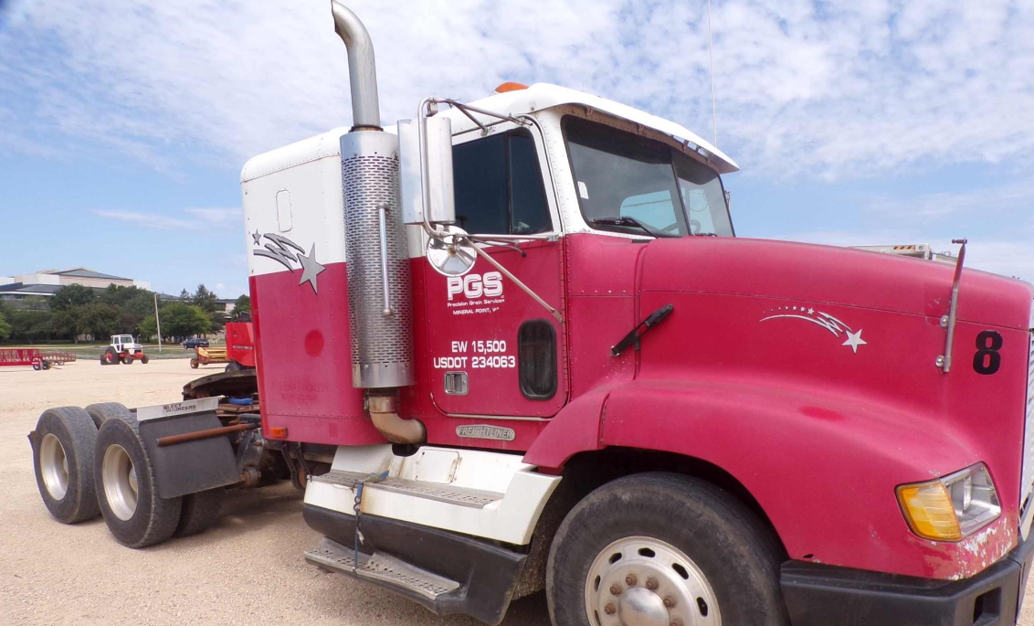 SOLD - 1995 Freightliner FLD120 Lot No. 8be6fcf0-17f0-11ed-9544 ...