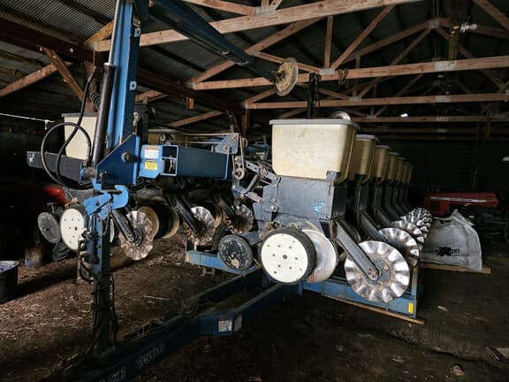 1995 Kinze 2500 Planting Planters for Sale | Tractor Zoom