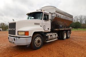 SOLD - 1995 Mack CH613 Other Equipment with 630,891 mi | Tractor Zoom