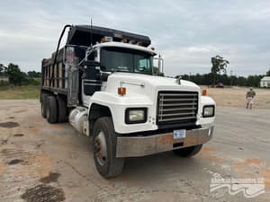SOLD - 1995 Mack RD688S Other Equipment with 715,359 mi | Tractor Zoom
