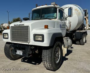 SOLD - 1995 Mack RD690S Lot No. DT2098 Other Equipment with 166,690 mi | Tractor Zoom