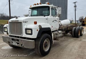 SOLD - 1995 Mack RD690S Lot No. EM3773 Other Equipment with 193,633 mi | Tractor Zoom