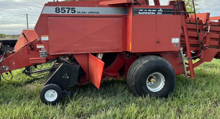 SOLD - 1996 Case IH 8575 Hay and Forage with --- Bales | Tractor Zoom