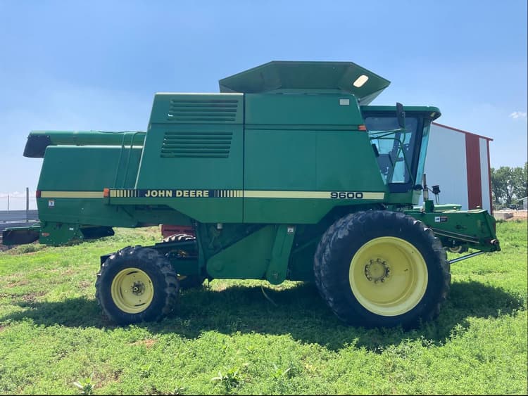 1996 John Deere 9600 Combines Class 6 for Sale | Tractor Zoom