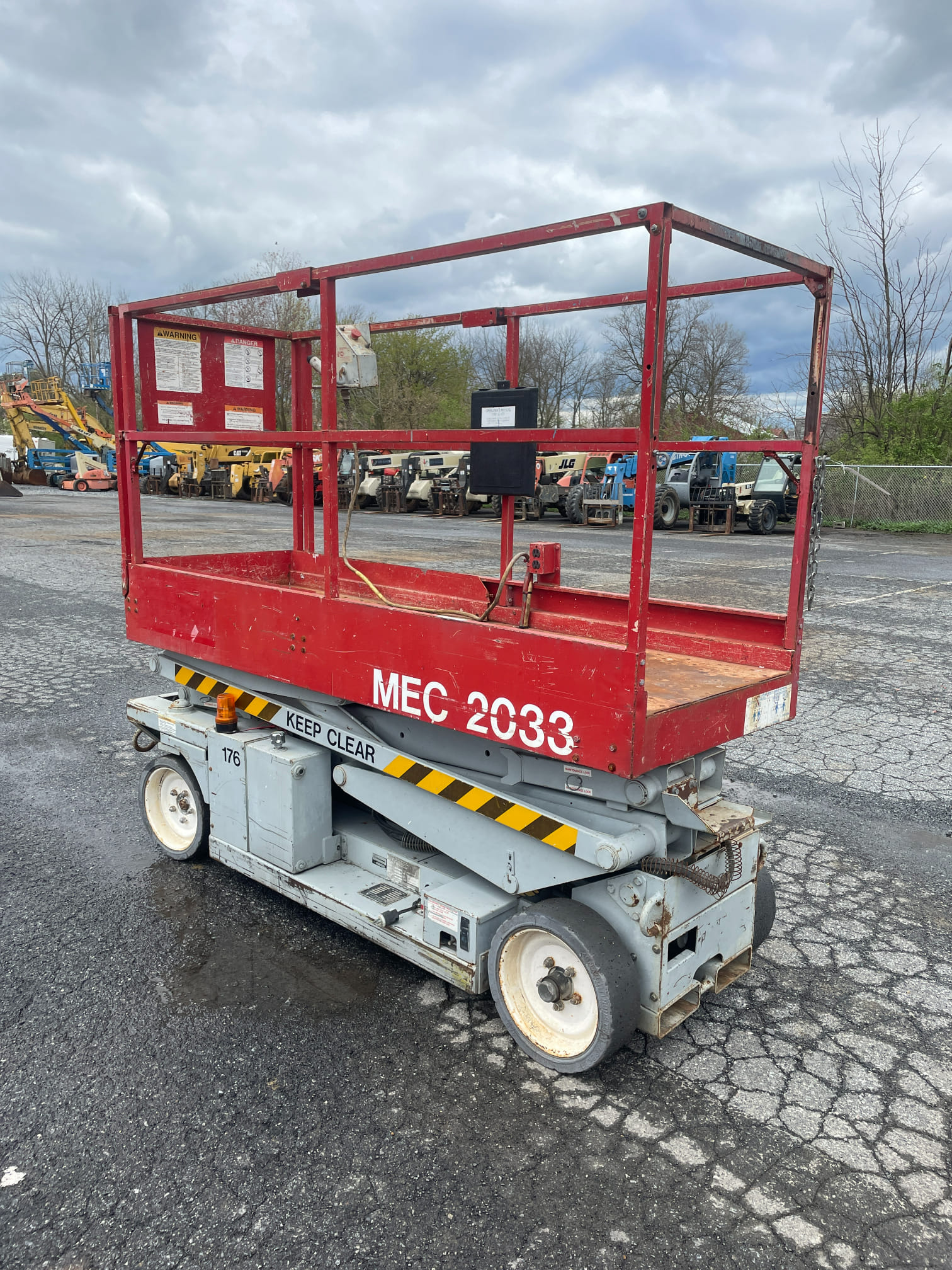 SOLD - 1996 Mec 2033 Electric Scissor Lift Construction with --- Hrs ...