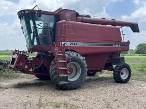 SOLD - 1997 Case IH 2144 Combines with 3,791 Hrs | Tractor Zoom