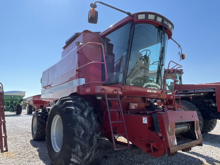 SOLD - 1997 Case IH 2166 Combines Class 5 | Tractor Zoom