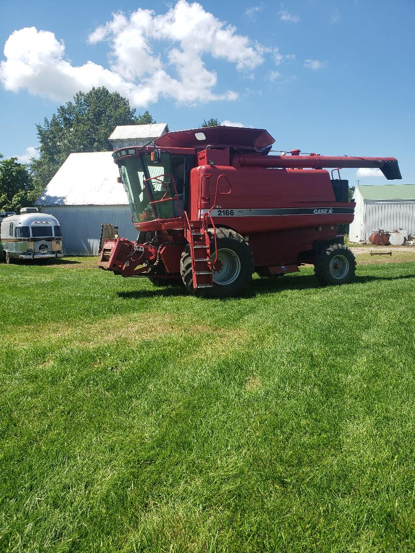 SOLD - 1997 Case IH 2166 Combines with 3,858 Hrs | Tractor Zoom