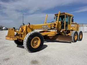 1997 John Deere 770CH Construction For Sale with 8,864 Hrs | Tractor Zoom