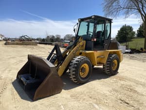 SOLD - 1997 Gehl 721 Lot No. 100 Construction with 4,697 Hrs | Tractor Zoom