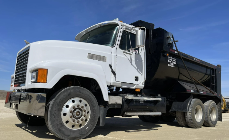 SOLD - 1997 Mack CH613 Lot No. abfc12a8-0f63-11ed-9544-0246304ce823 ...
