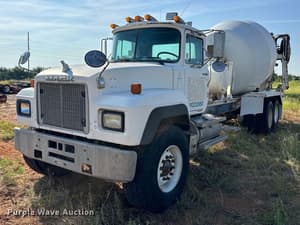 SOLD - 1997 Mack RD690S Lot No. OM9577 Other Equipment with 193,270 mi ...