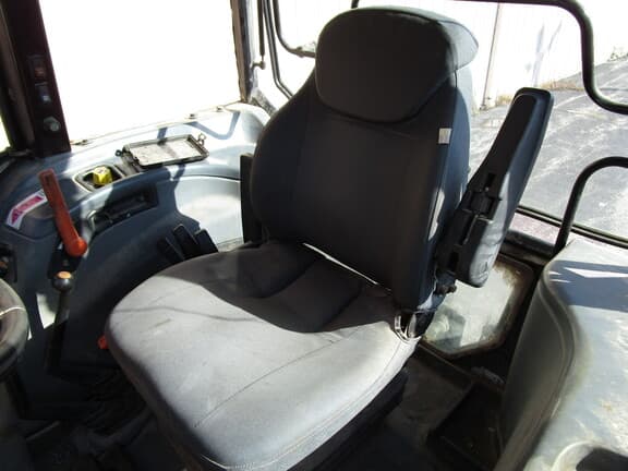 Tractor Zoom - 1997 New Holland 6635