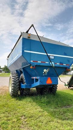1998 Kinze 1040 Harvesting Grain Carts for Sale | Tractor Zoom