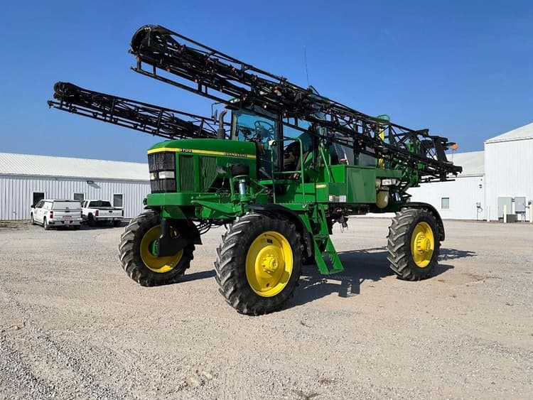 SOLD - 1999 John Deere 4700 Chemical Applicators Sprayers - Self ...