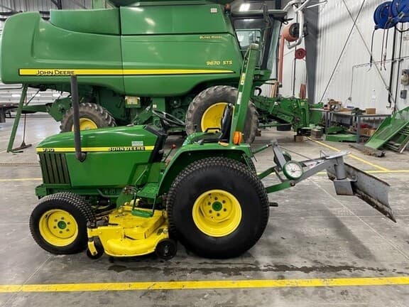 Tractor Zoom - 1999 John Deere 790