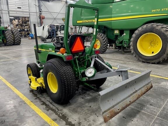 Tractor Zoom - 1999 John Deere 790