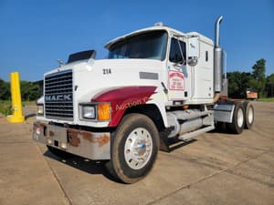 SOLD - 1999 Mack CH613 Lot No. 8256 Other Equipment with 864,662 mi ...