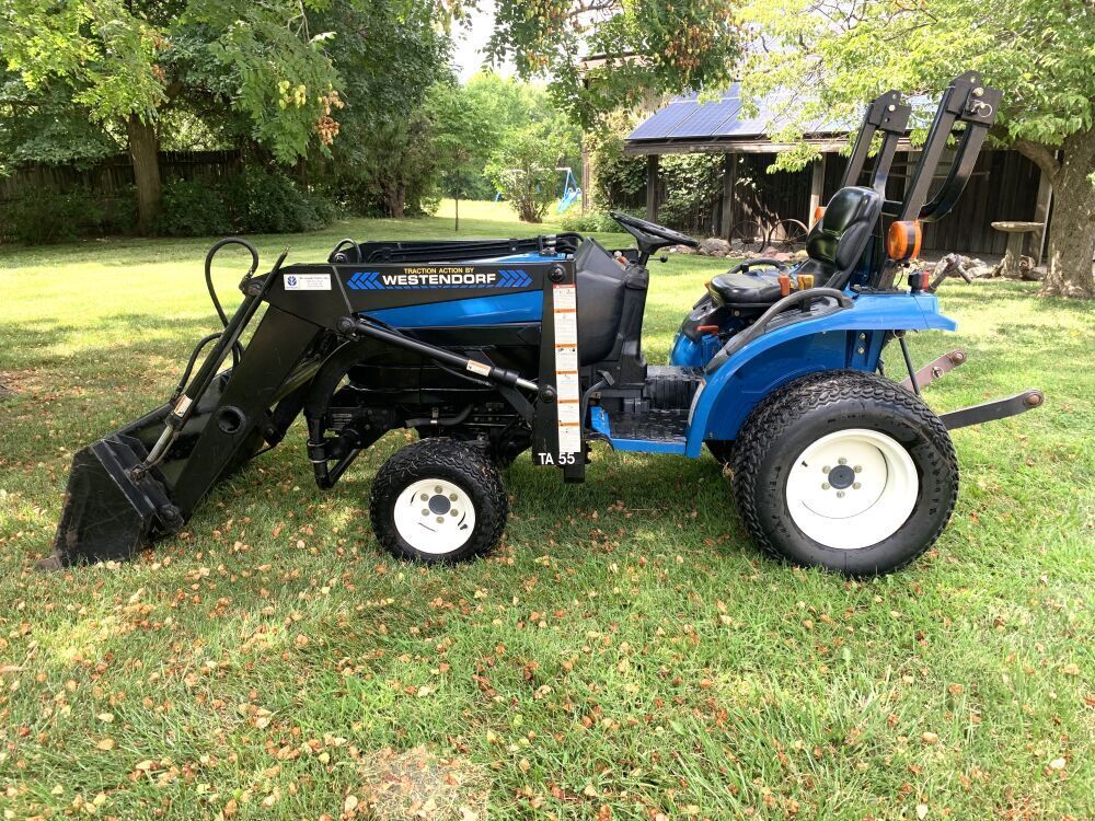 SOLD - 1999 New Holland TC21D Lot No. 9f3006cf-1cca-11ed-8bec ...