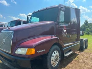 SOLD - 1999 Volvo VN Lot No. 4905 Other Equipment with --- mi | Tractor ...