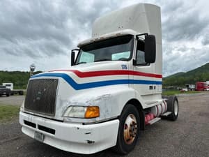 SOLD - 1999 Volvo VN Lot No. 377397 Other Equipment with 72,061 mi ...