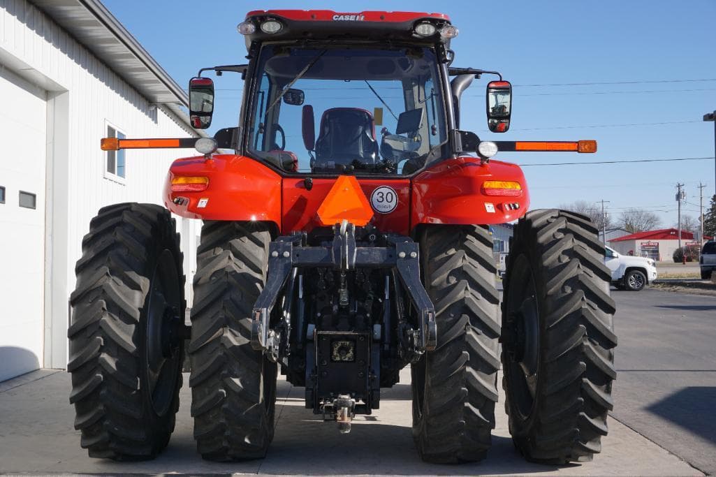 Tractor Zoom - 2015 Case IH Magnum 220